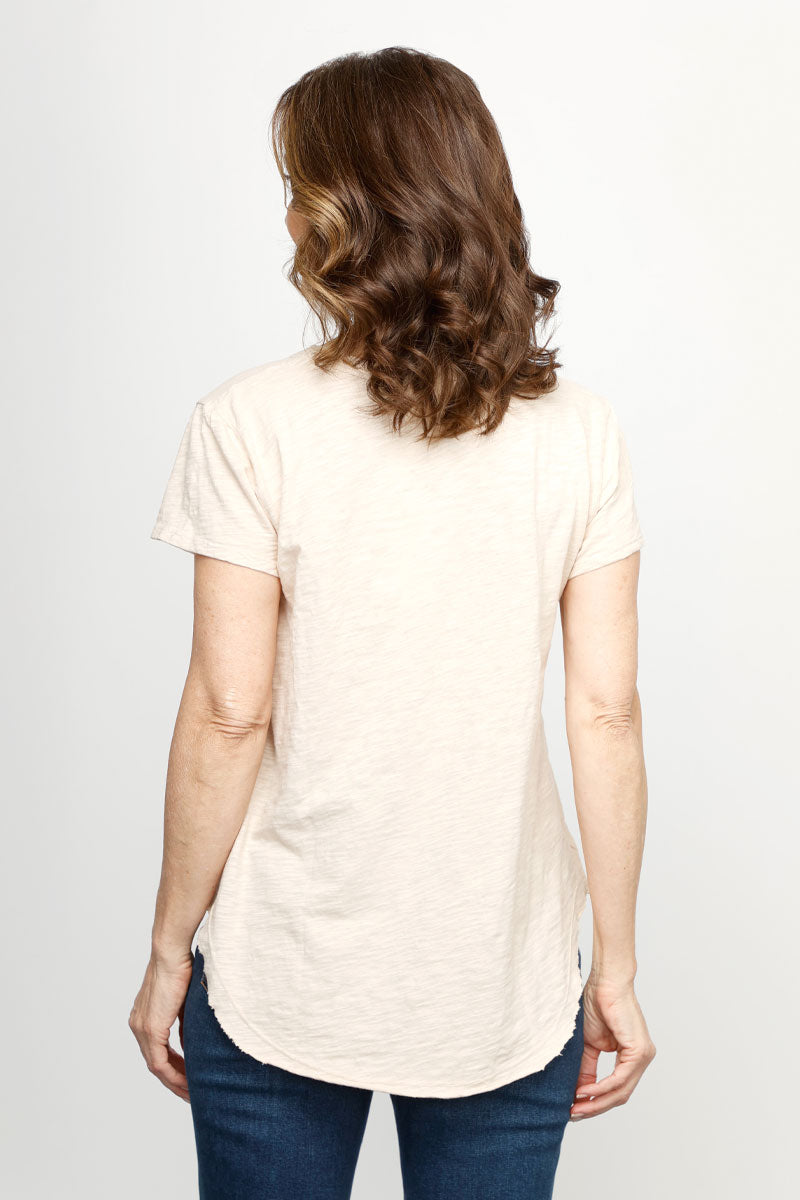 Mododoc Short Sleeve V Neck with Curved Hem – Evelyn & Arthur